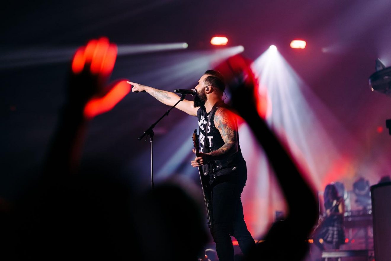 Christian Rocker ‘Declares War’ On Deconstruction, Provokes Controversy