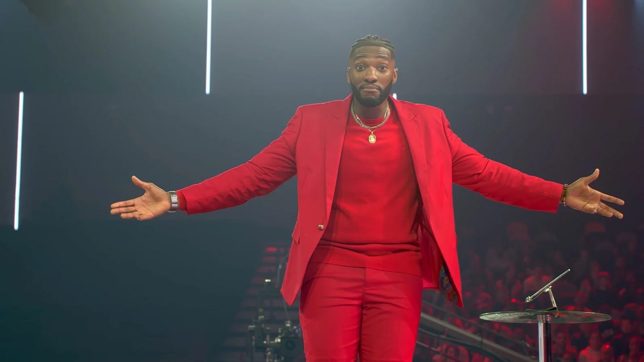 Michael Todd Pours Syrup, Sprays Whipped Cream on Bible in Sermon