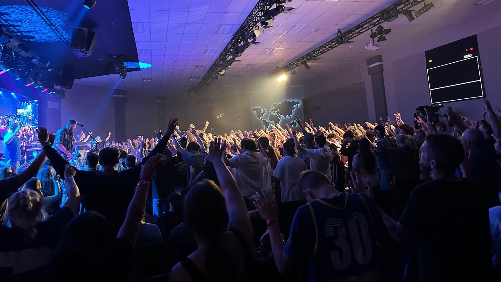 Living-Word-International-Church-midland-MI-worship-wide | The Roys Report