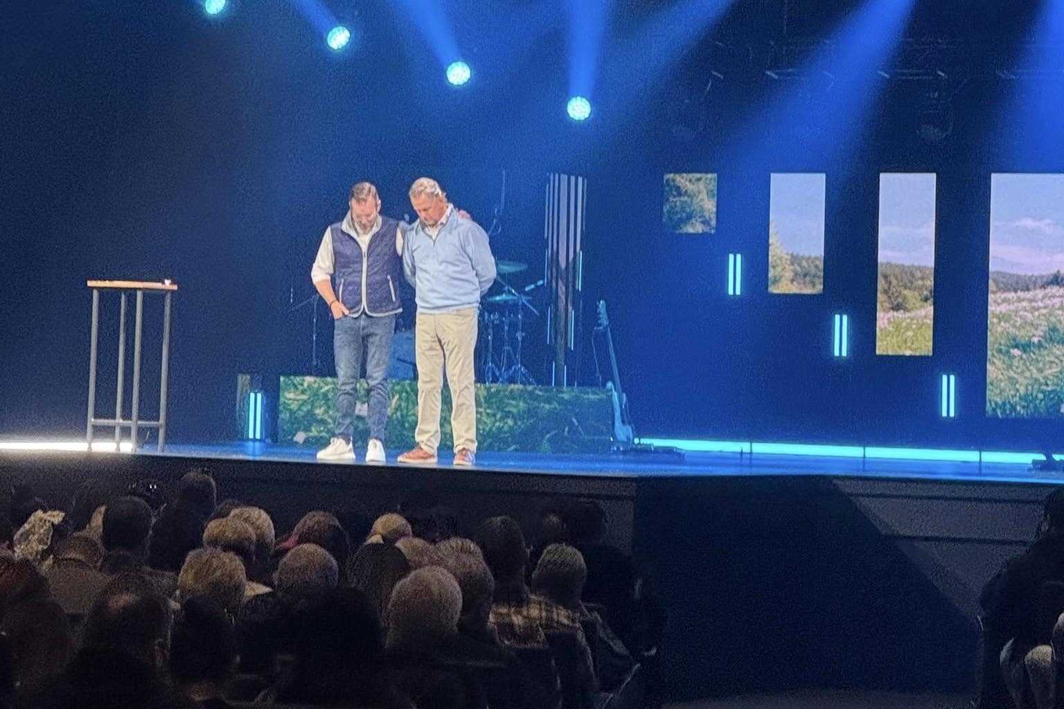 Abrupt Resignation of Chicago-Area Megachurch Pastor Sparks Protest