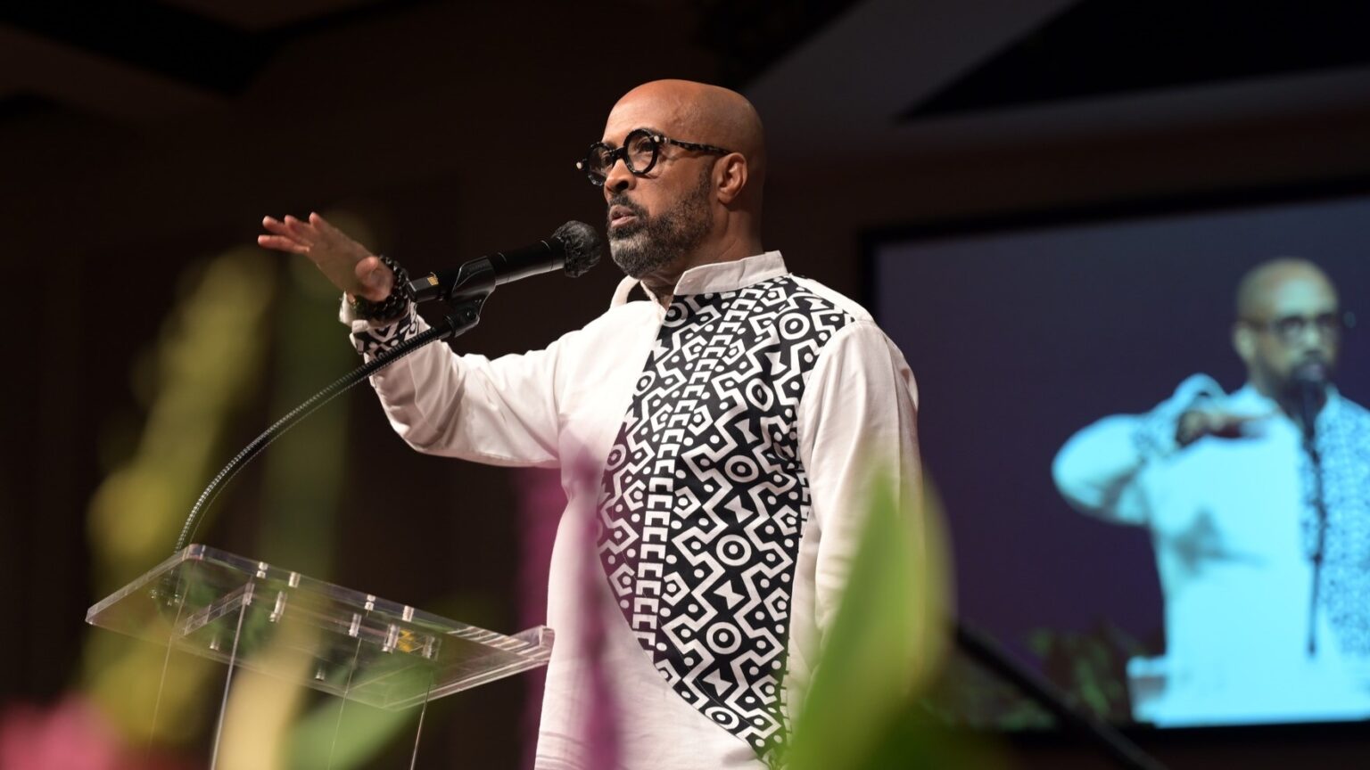 Dallas Megachurch Leader Temporarily Steps Down for Health Reasons