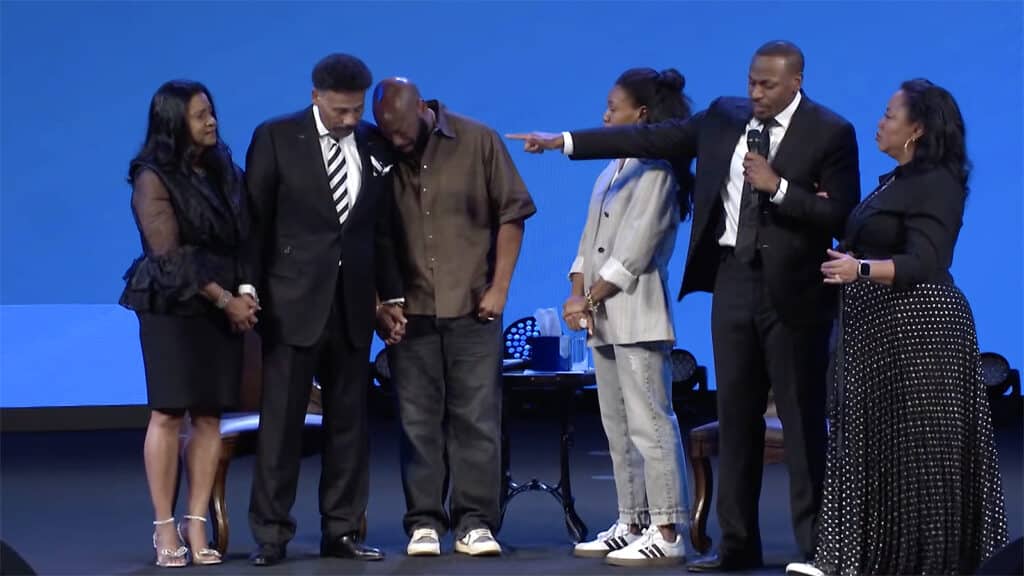 Tony Evans Won't Lead Megachurch After Restoration for 'Sin'